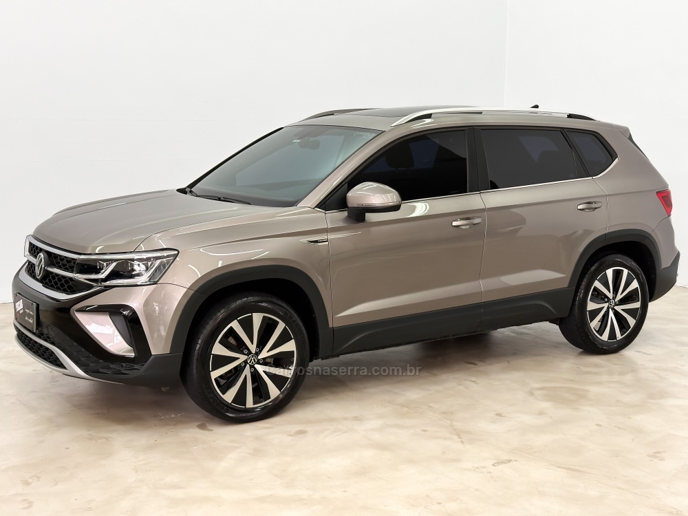 VOLKSWAGEN - TAOS - 2021/2022 - Bege - R$ 164.900,00 - Focar Veículos