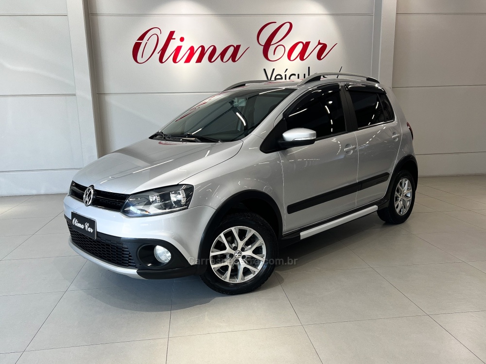 VOLKSWAGEN - CROSSFOX - 2012/2013 - Prata - R$ 49.900,00 - Ótima Car