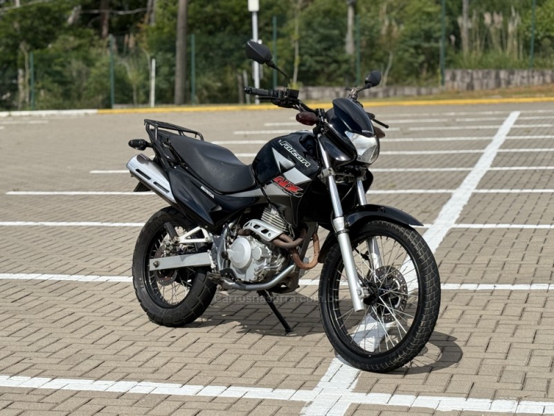 HONDA - NX4 FALCON - 2004/2004 - Preta - R$ 15.900,00 - Thomé Veículos