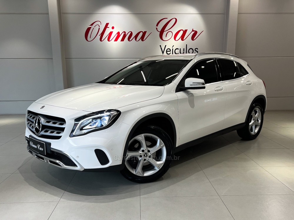 MERCEDES-BENZ - GLA 200 - 2018/2018 - Branca - R$ 124.990,00 - Ótima Car