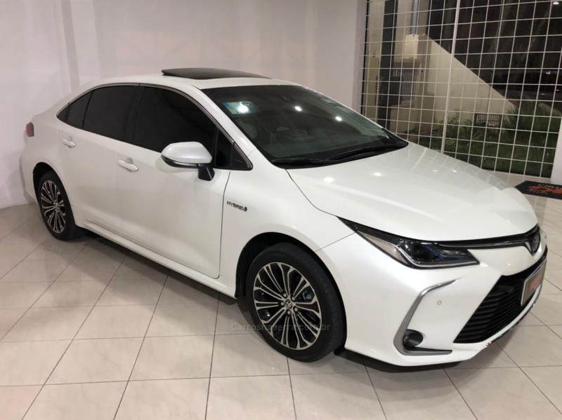 TOYOTA - COROLLA - 2020/2021 - Branco - R$ 157.900,00 - King Motors
