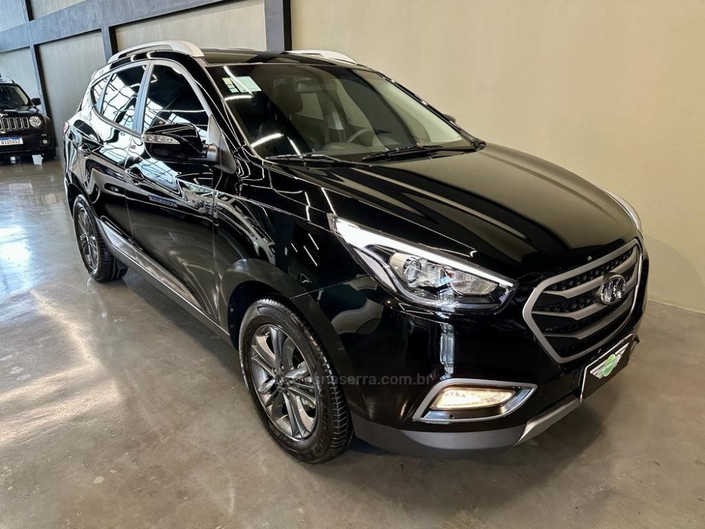 HYUNDAI - IX35 - 2021/2022 - Preto - R$ 135.000,00 - Meneguzzi Multimarcas