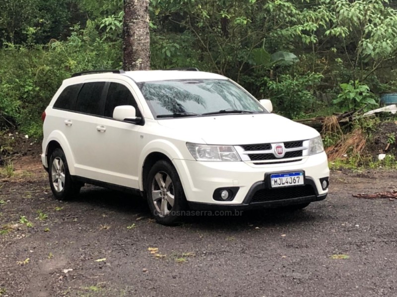 FIAT - FREEMONT - 2012/2012 - Branca - R$ 55.900,00 - RV Automóveis